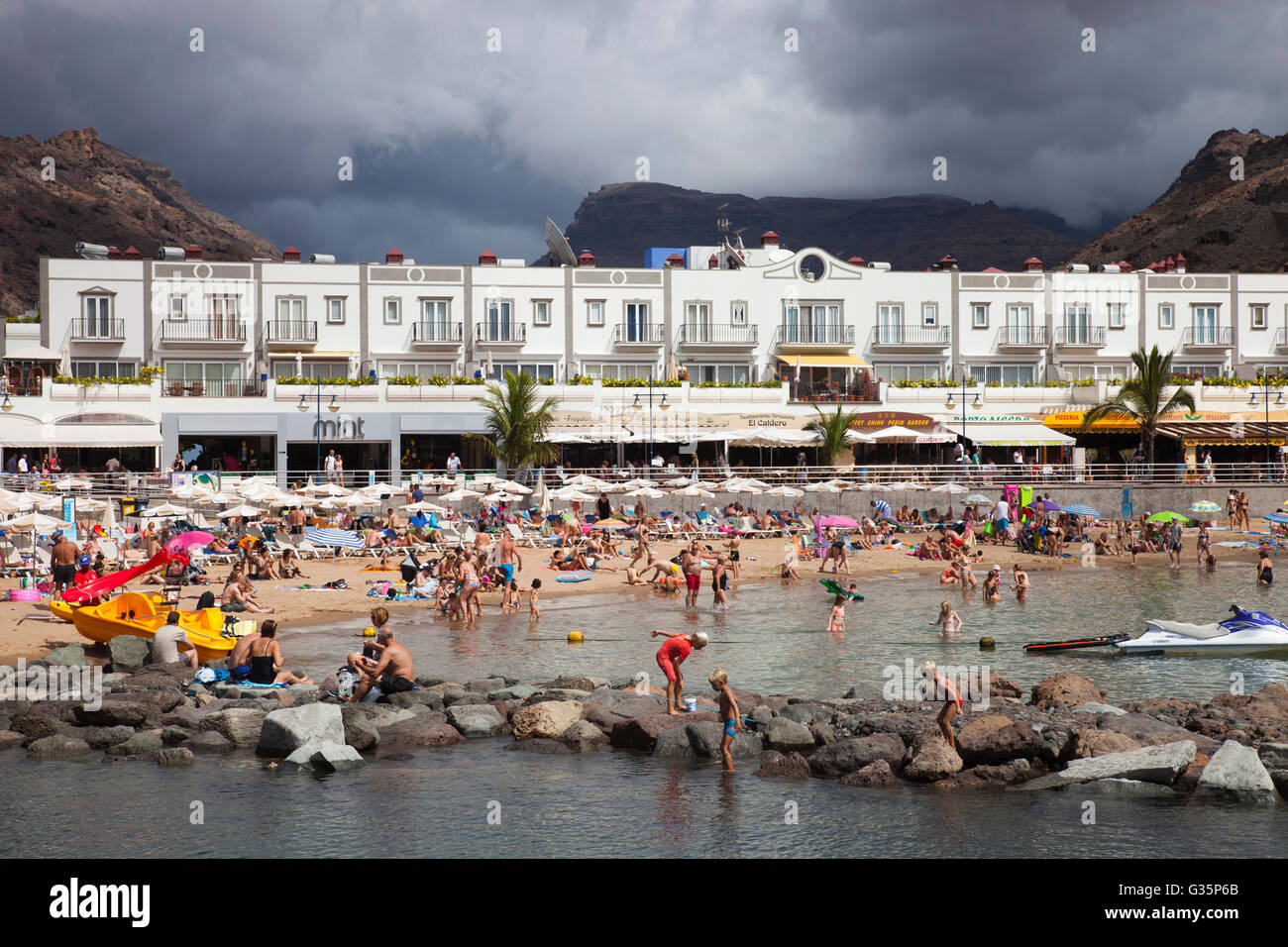 Puerto mogán beach gran canaria hi-res stock photography and images - Alamy
