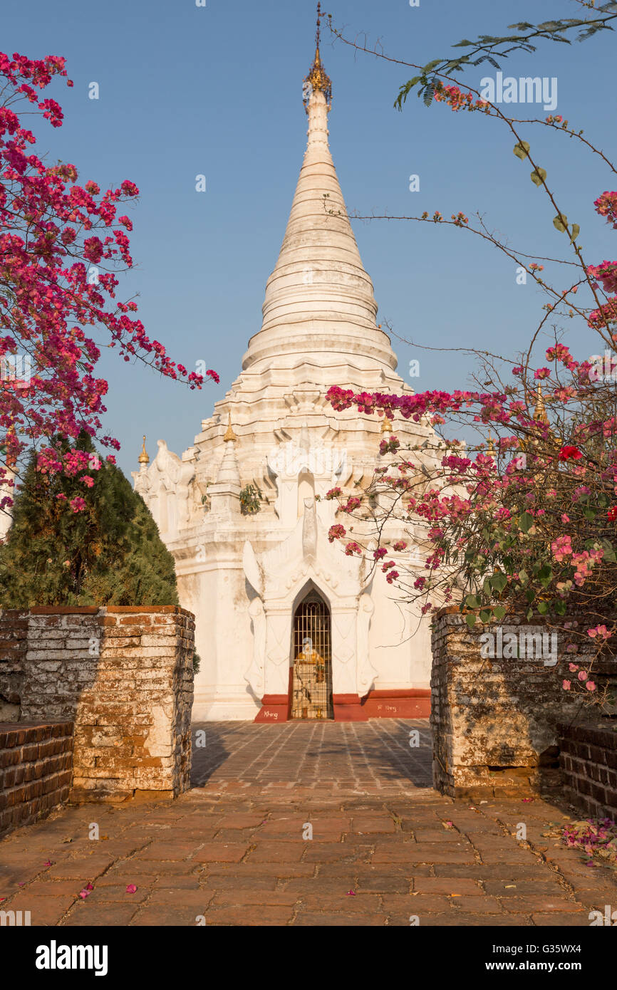 White Stupa at sunset, Bagan, Pagodas, Old Temple Architecture, Myanmar ...