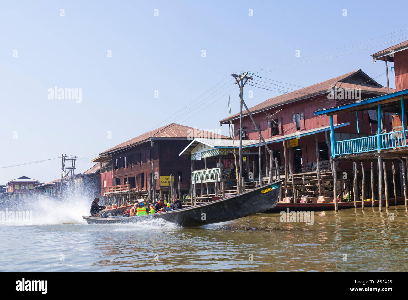 Fast boat hi-res stock photography and images - Alamy
