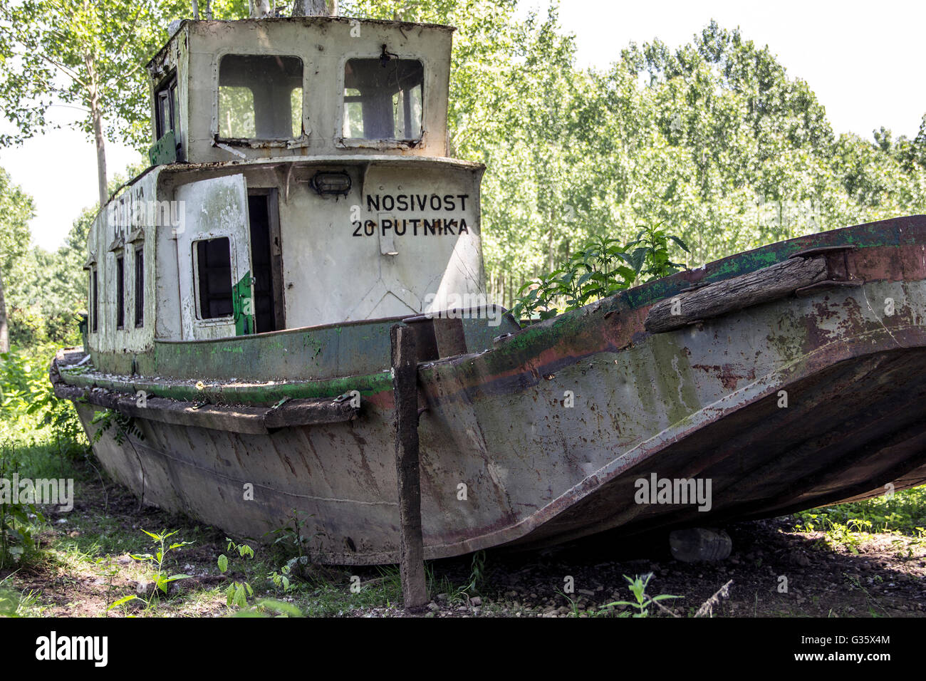 Abandoned dilapidated hi-res stock photography and images - Alamy
