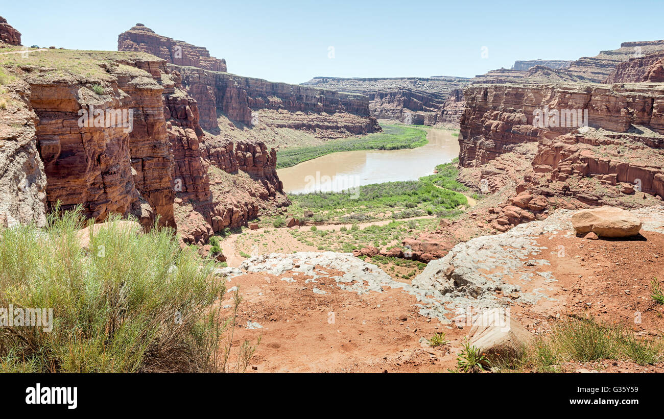 Potash Road spur carves through Shafer Canyon to the Colorado River ...