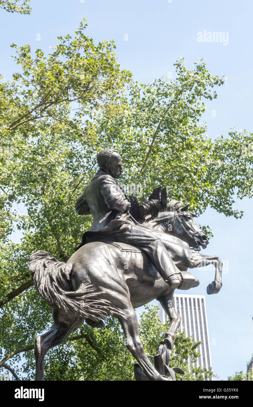 Equestrian statue in latin hi-res stock photography and images - Alamy