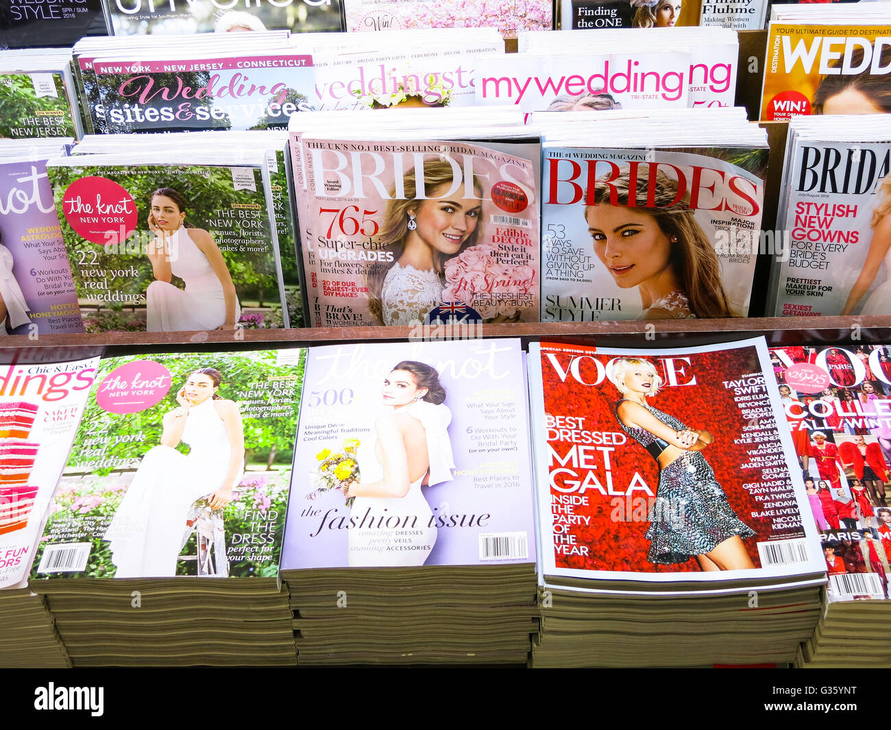 Usa fashion magazine rack hi-res stock photography and images - Alamy