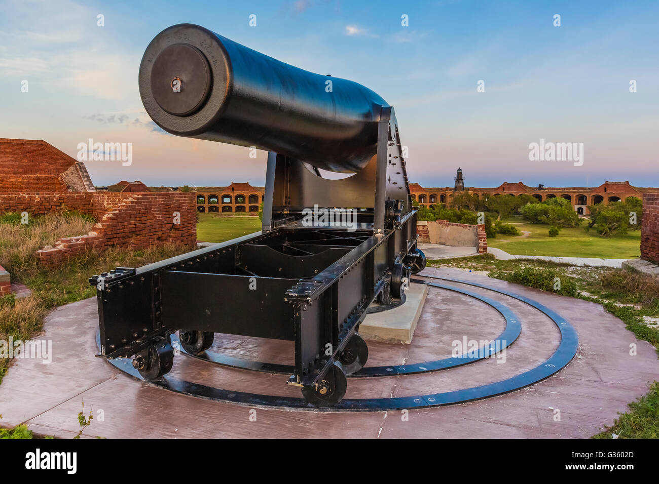 Restored 15-inch Rodman Gun atop the fortifications of Fort Jefferson ...