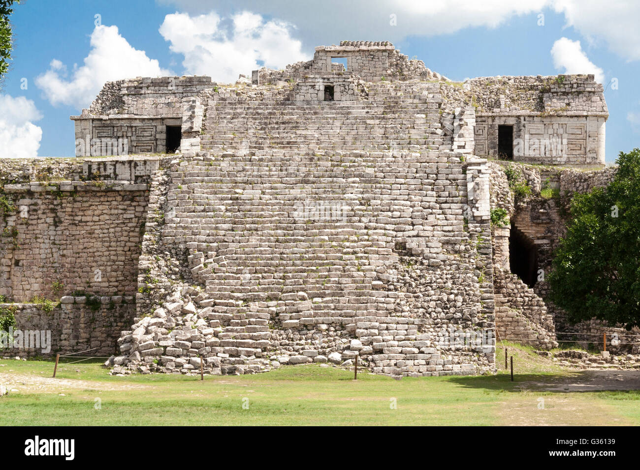 Temple Chichen Itza Mexico Stock Photo - Alamy