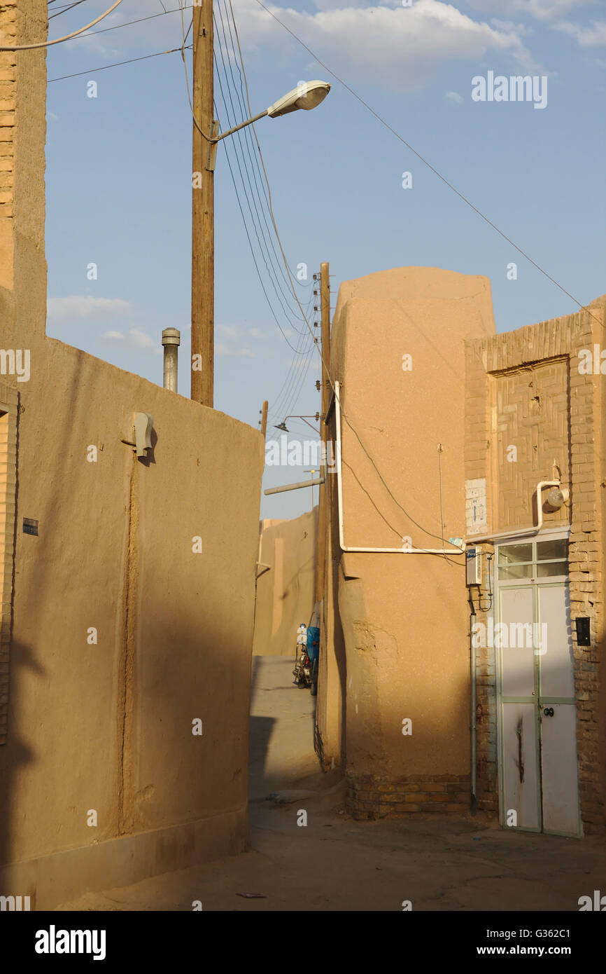 Small alley at sunset light in the old city of Yazd, Iran Stock Photo ...