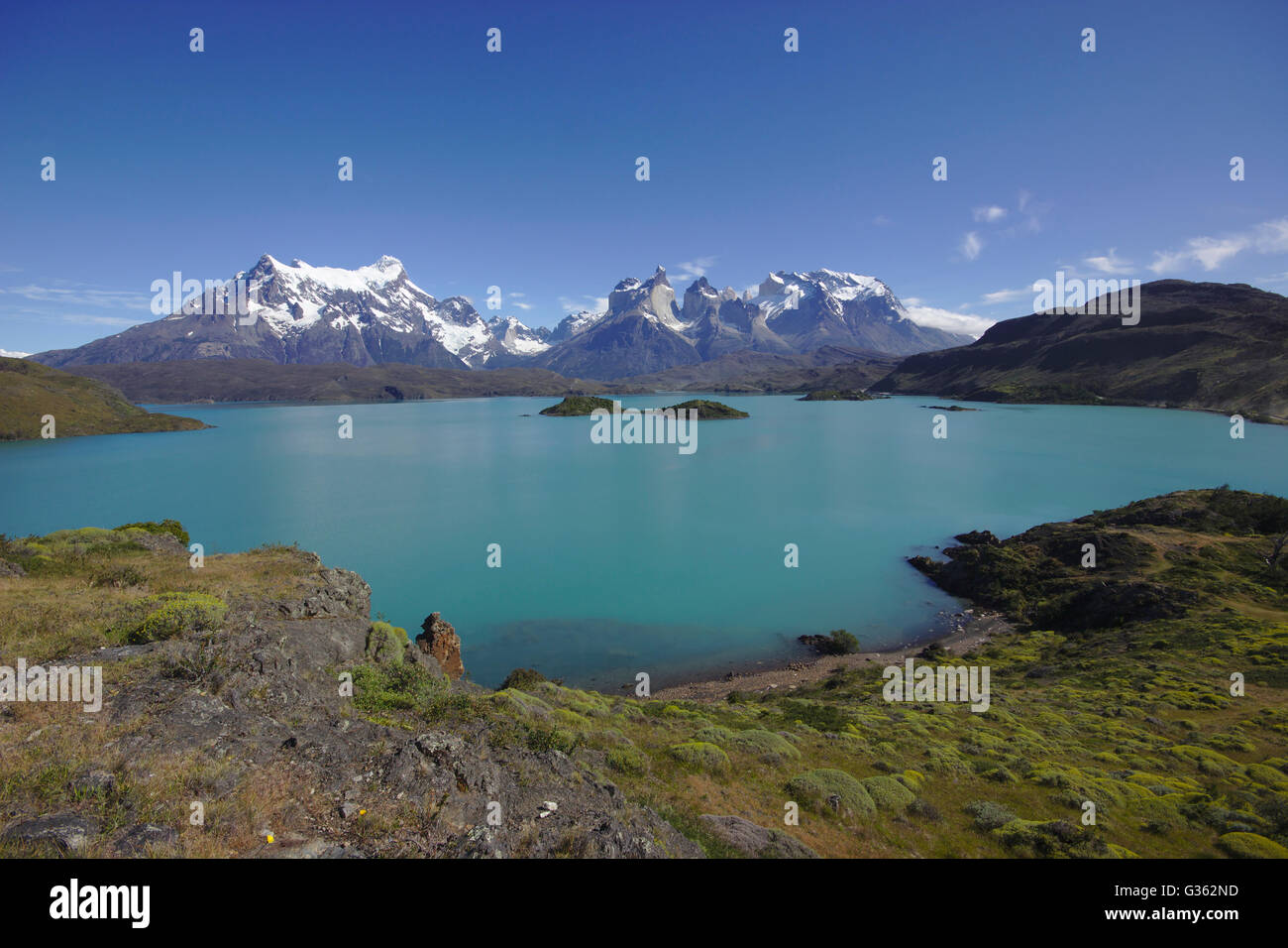 Lake Pehoe, Paine Grande and Cuernos del Paine, Torres del Paine ...