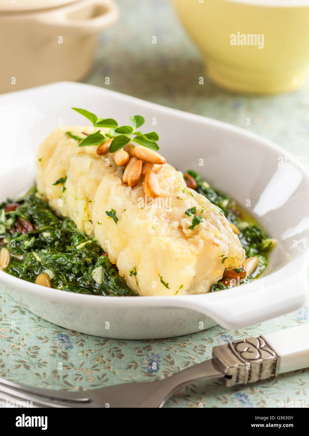 Cod spinach plate hi-res stock photography and images - Alamy