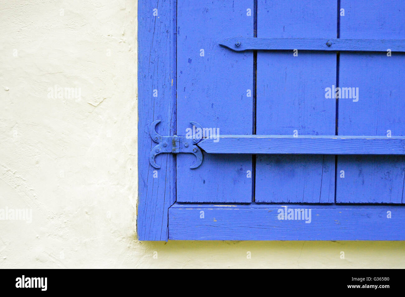 White window frame and blue shutter hi-res stock photography and images ...