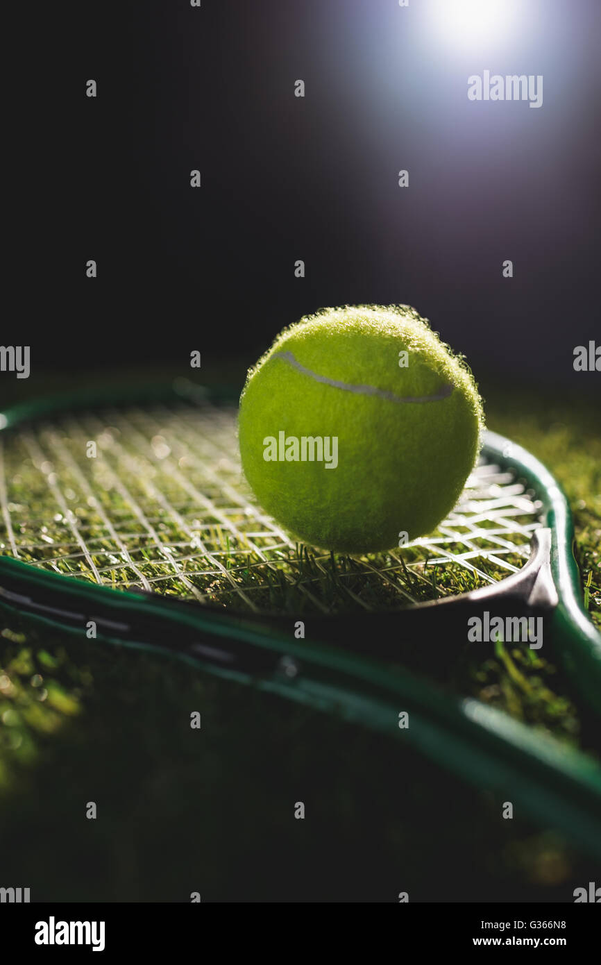 Tennis player throwing tennis ball hi-res stock photography and images ...
