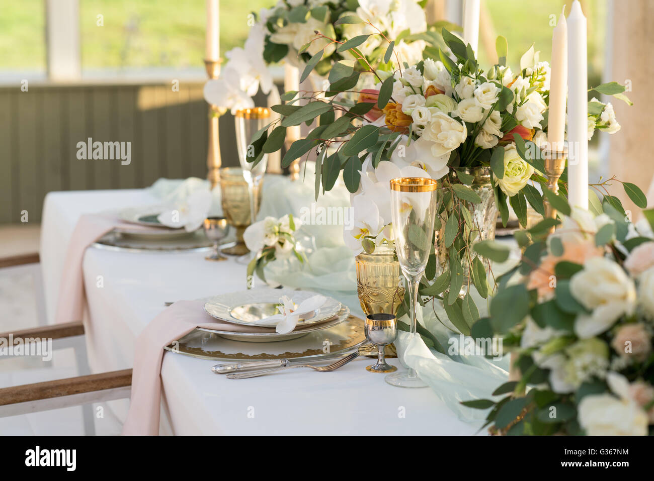 beautifully decorated table with flowers Stock Photo - Alamy