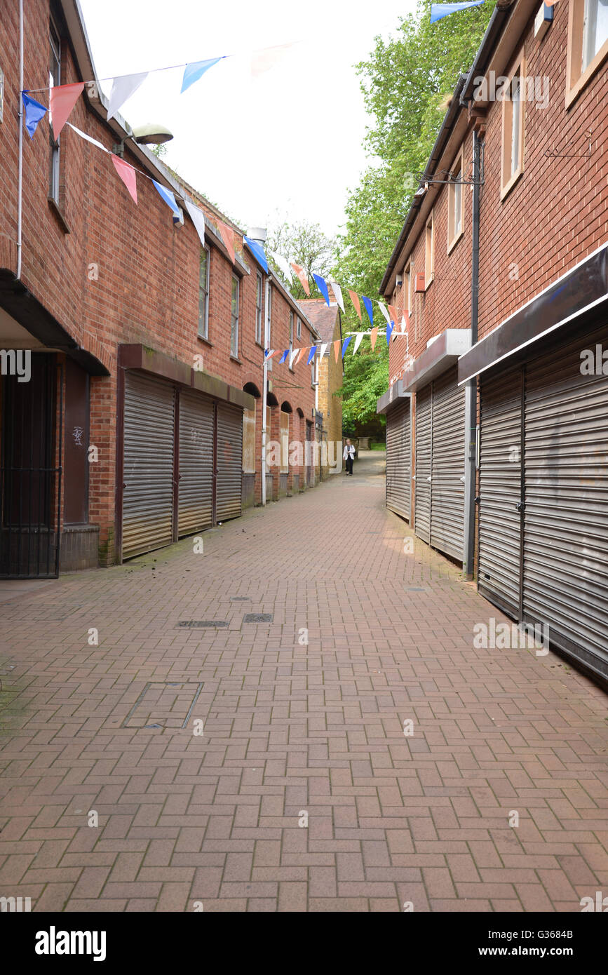 Empty retail shops hi-res stock photography and images - Alamy