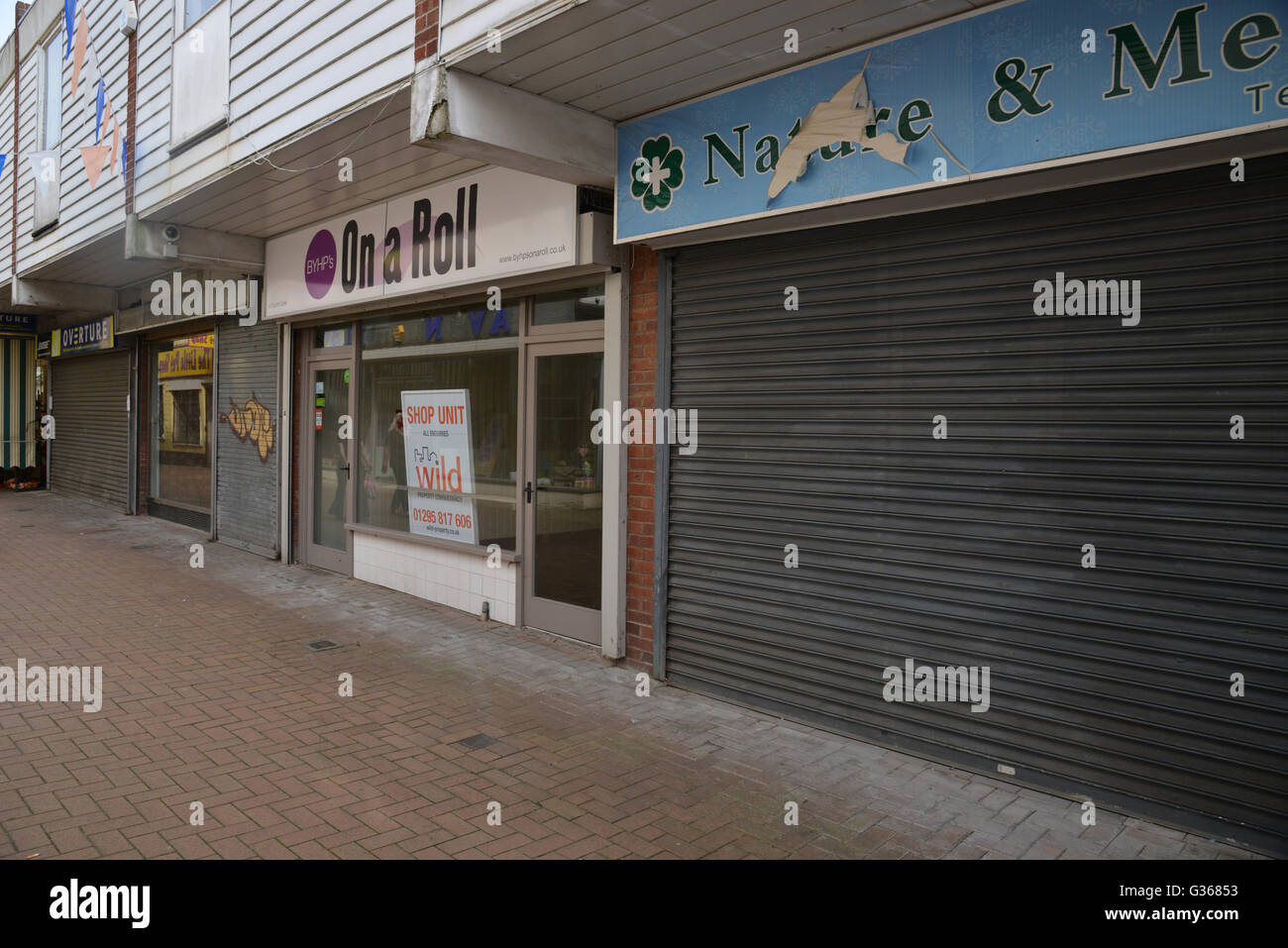 Empty retail shops hi-res stock photography and images - Alamy