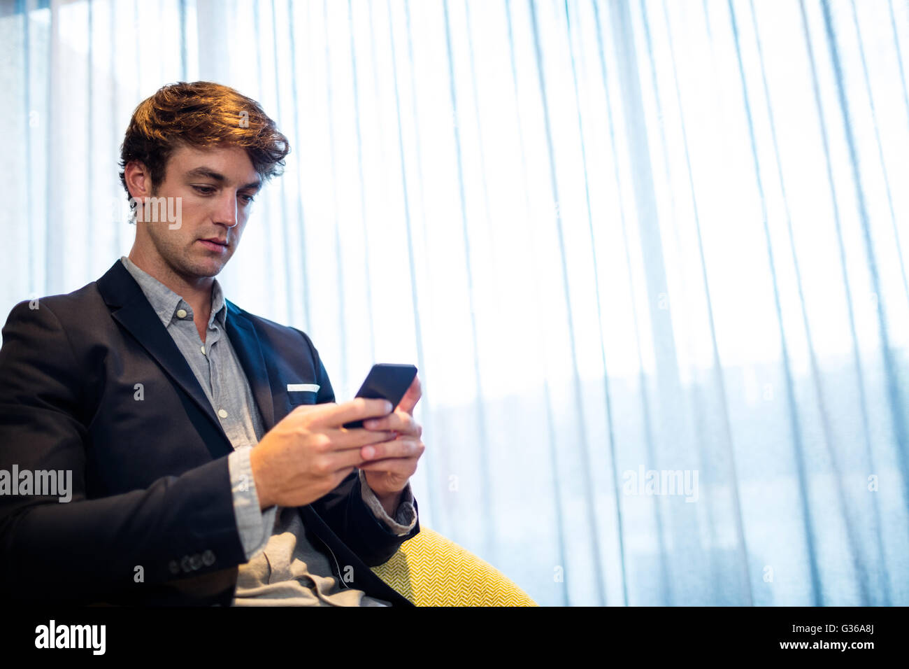 Businessman using smartphone phone hi-res stock photography and images ...