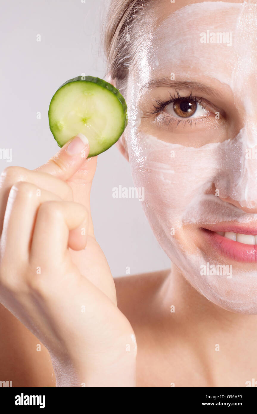 Women getting facial hi-res stock photography and images - Alamy