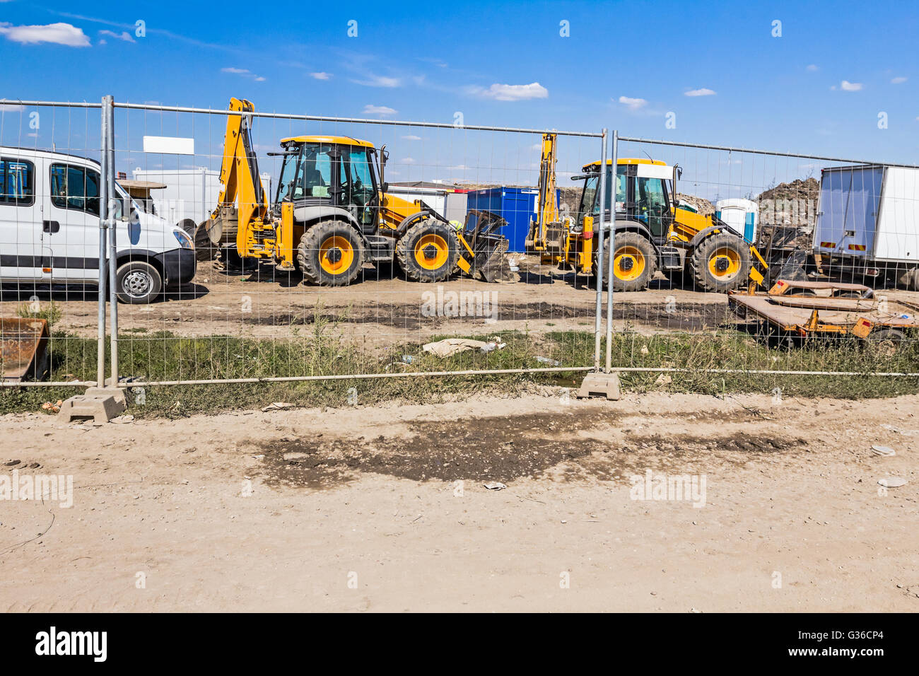 Truck lorry digger fence hi-res stock photography and images - Alamy
