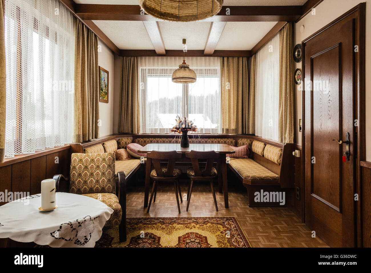 Traditional cottage furniture armchair hi-res stock photography and ...