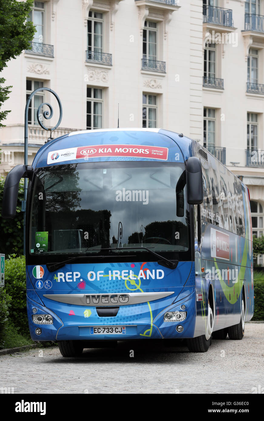 Team bus and palace hi-res stock photography and images - Alamy