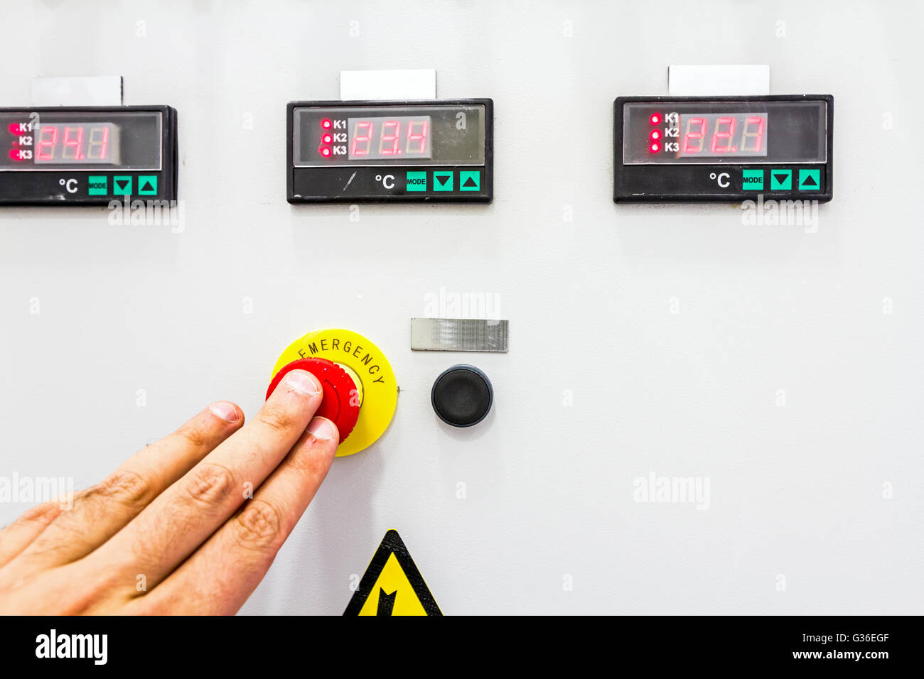 Activation or shutdown fuse box, with display for digital temperature ...