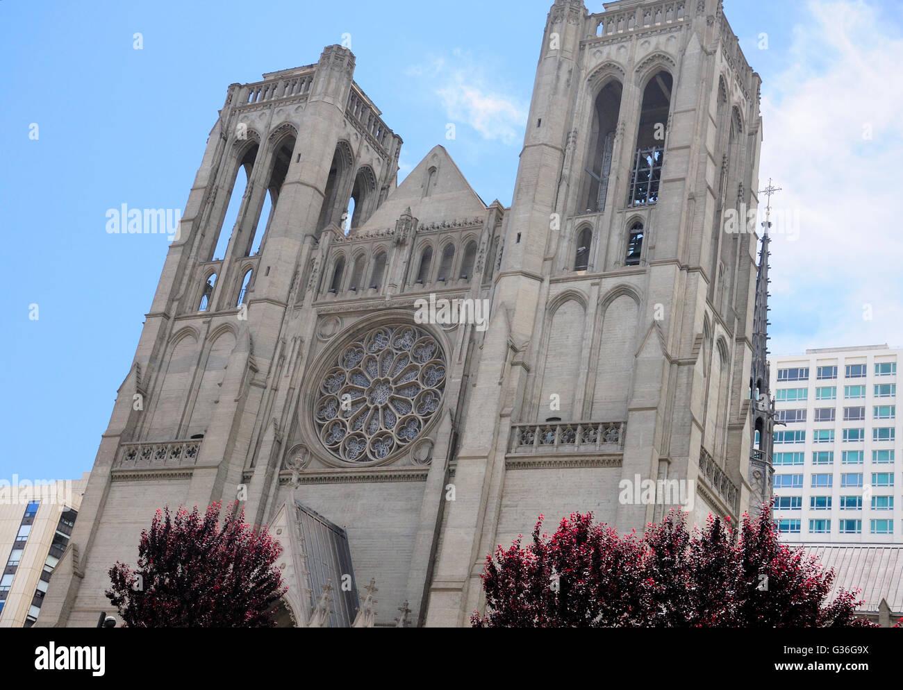 The front of Grace Cathedral in San Francisco California's Nob Hill ...