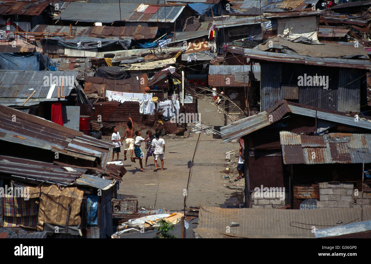 Philippines slum children hi-res stock photography and images - Alamy