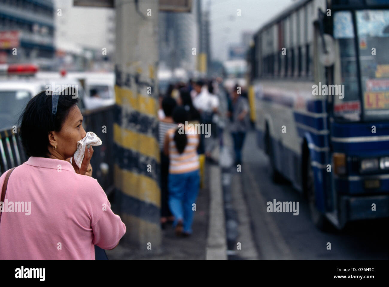 people buses & pollution, manilla, philippines Stock Photo - Alamy