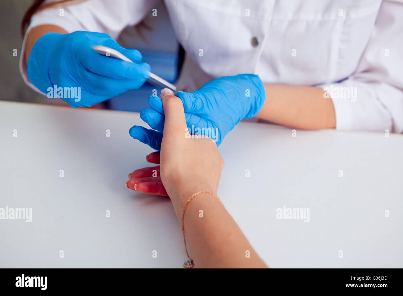 girl polish nails making them beautiful in spa salon Stock Photo - Alamy