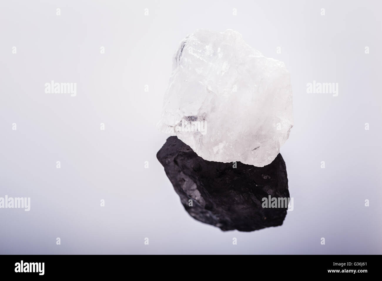 Amorphous mineral hi-res stock photography and images - Alamy
