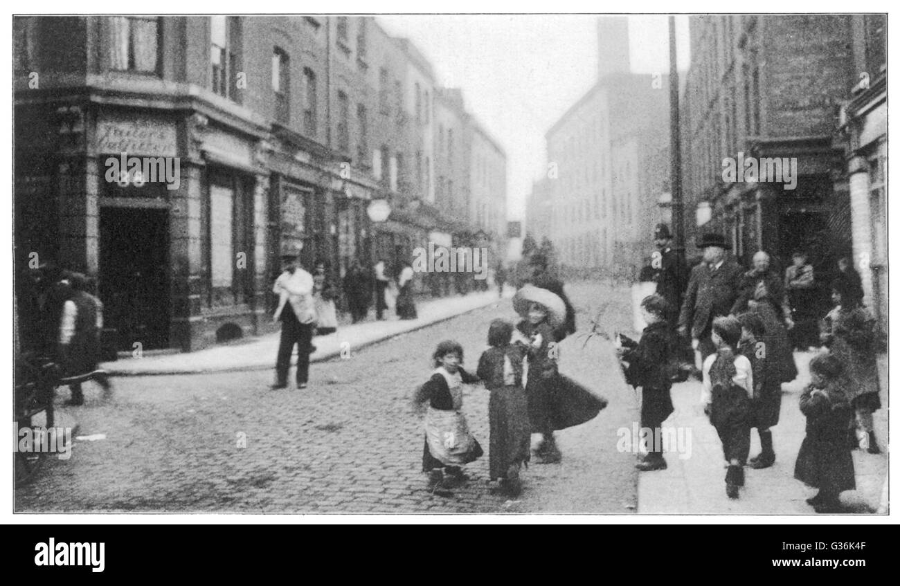 Children in Brick Lane, Whitechapel, East London Date: 1907 Stock Photo ...