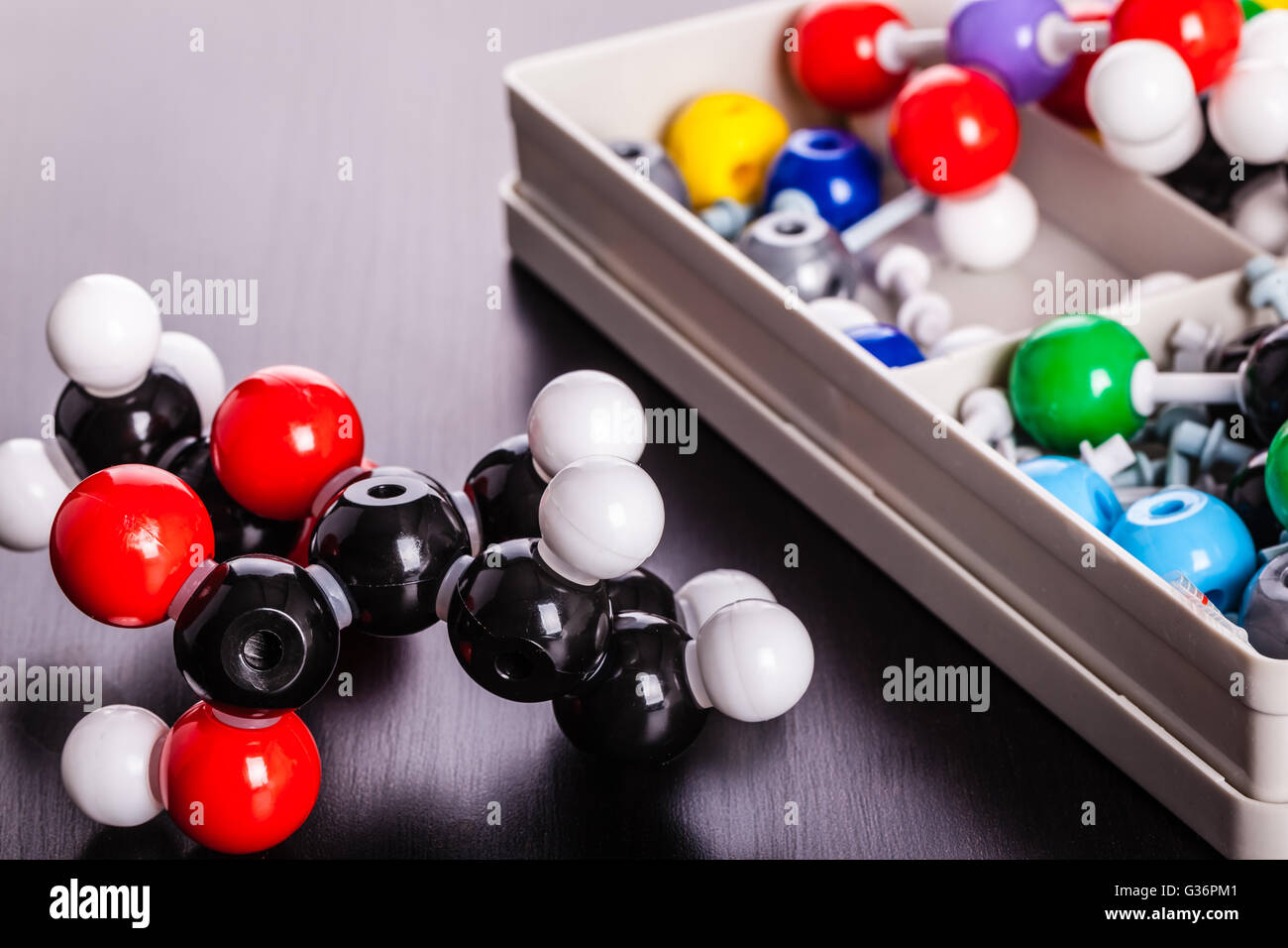 a plastic molecule structure modeling kit on a wooden surface Stock ...