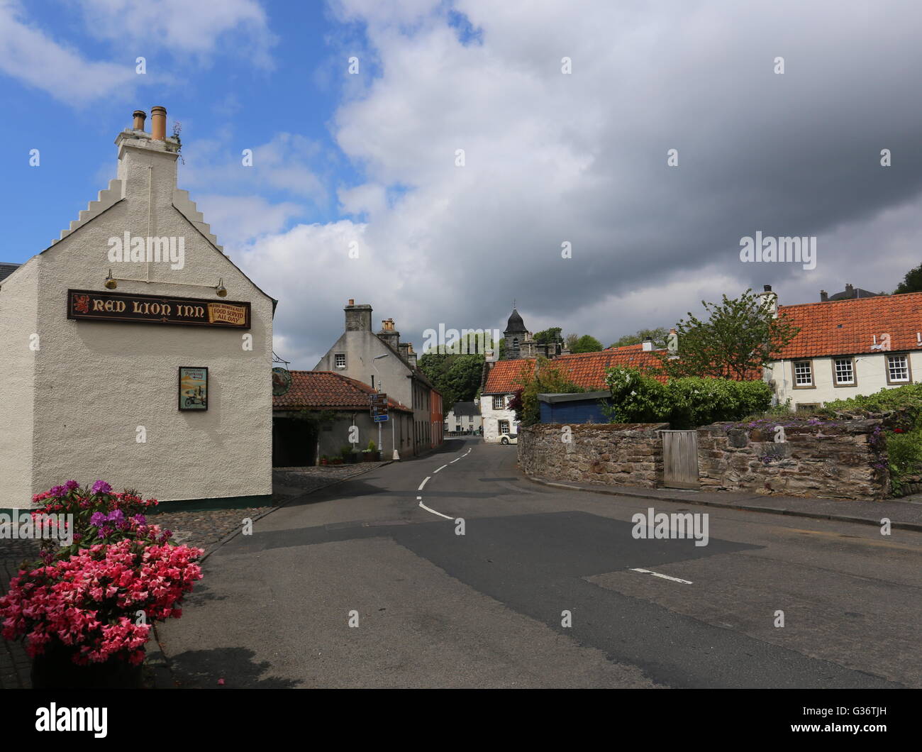Red lion inn hi-res stock photography and images - Alamy