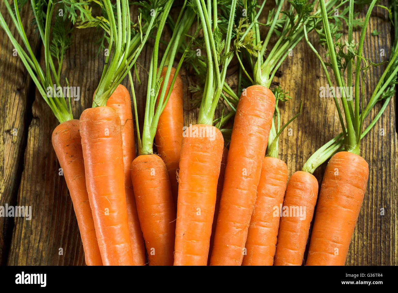 Bunch rustic fresh healthy carrot hi-res stock photography and images ...