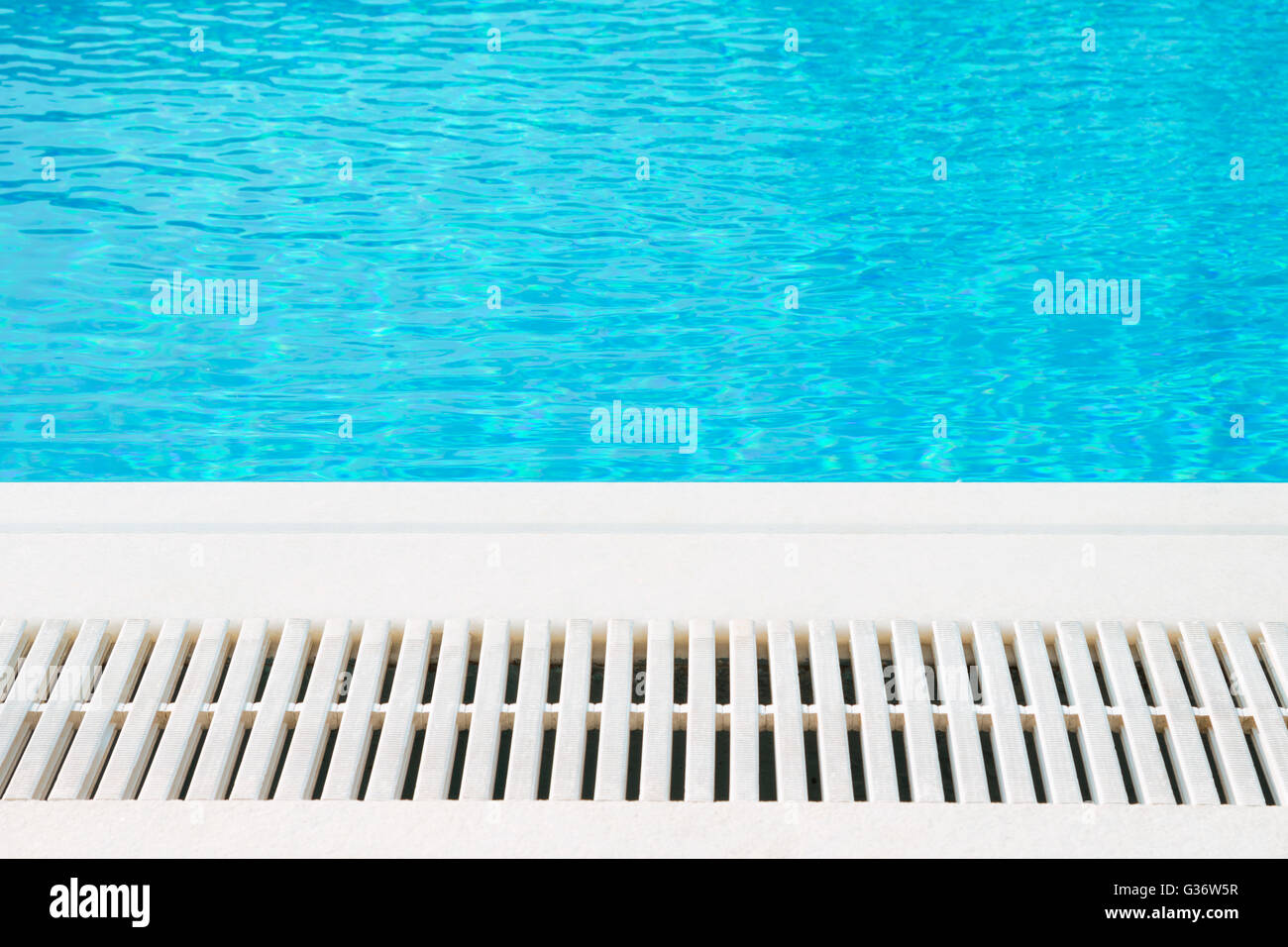 Pool edge hi-res stock photography and images - Alamy