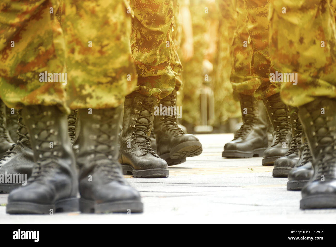 Marching army boots hi-res stock photography and images - Alamy