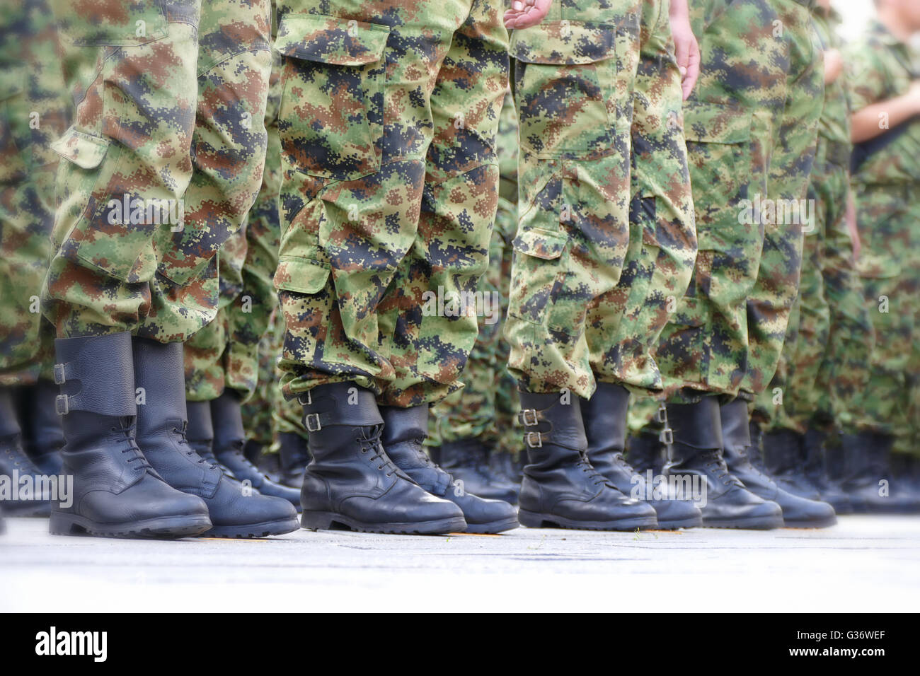 Row of soldiers hi-res stock photography and images - Alamy