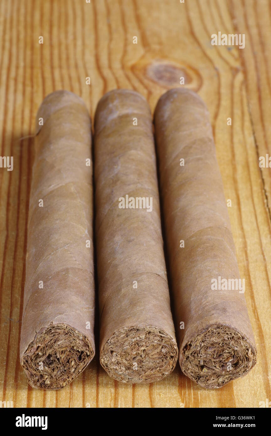 Smoking table hi-res stock photography and images - Alamy