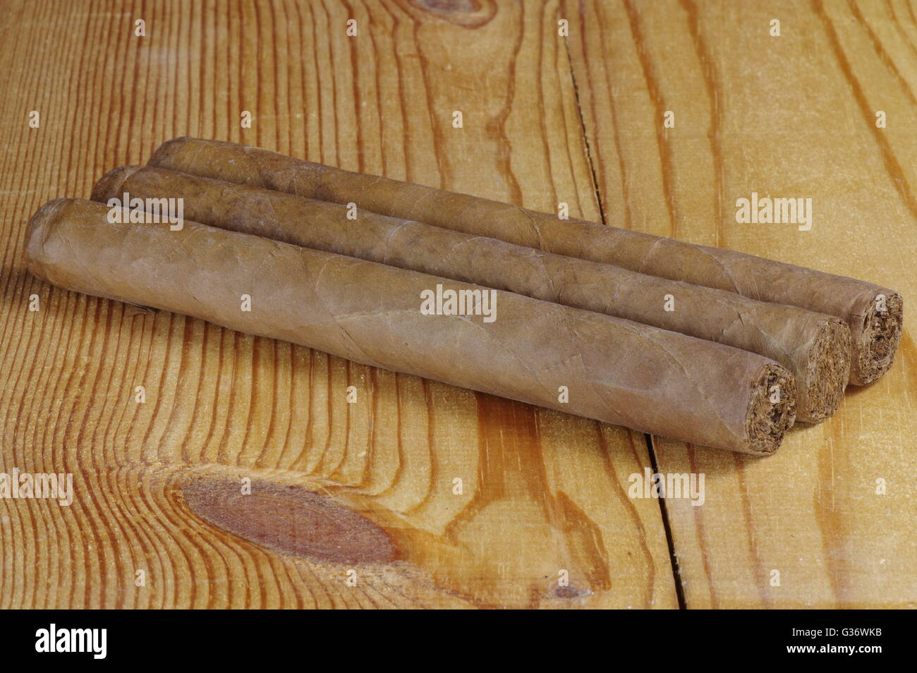 Smoking table hi-res stock photography and images - Alamy