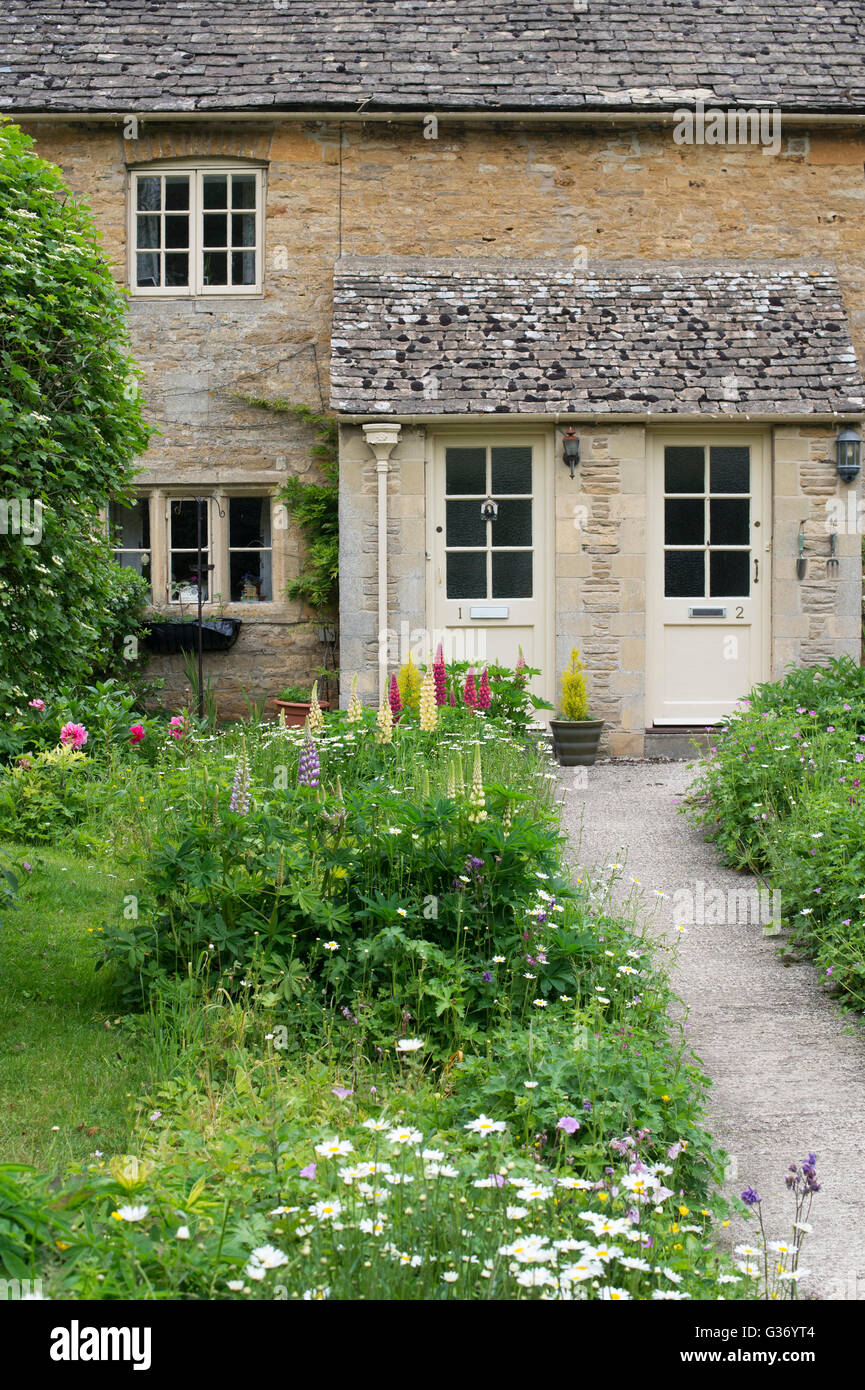 Cottage and garden in spring. Upper Slaughter, Cotswolds ...