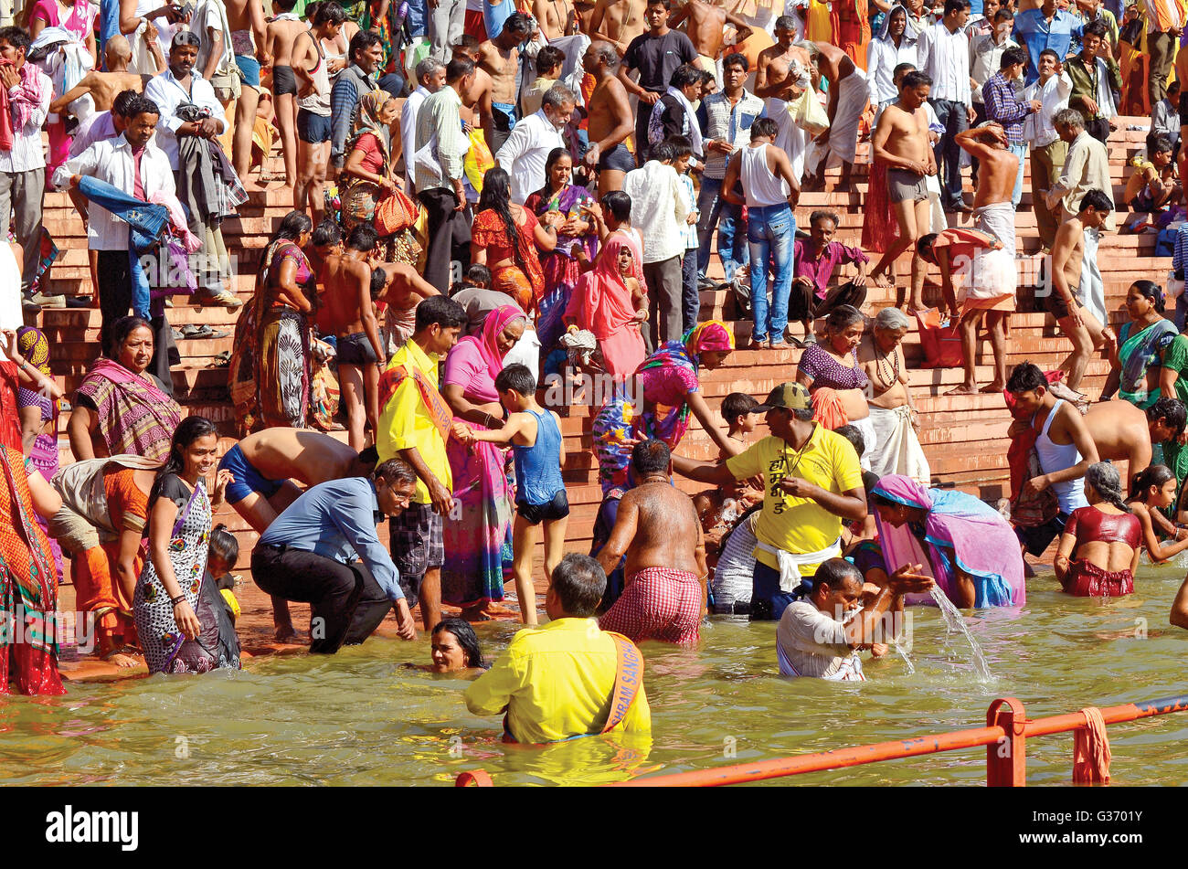 Hindu pilgrims taking holy dip hi-res stock photography and images - Alamy