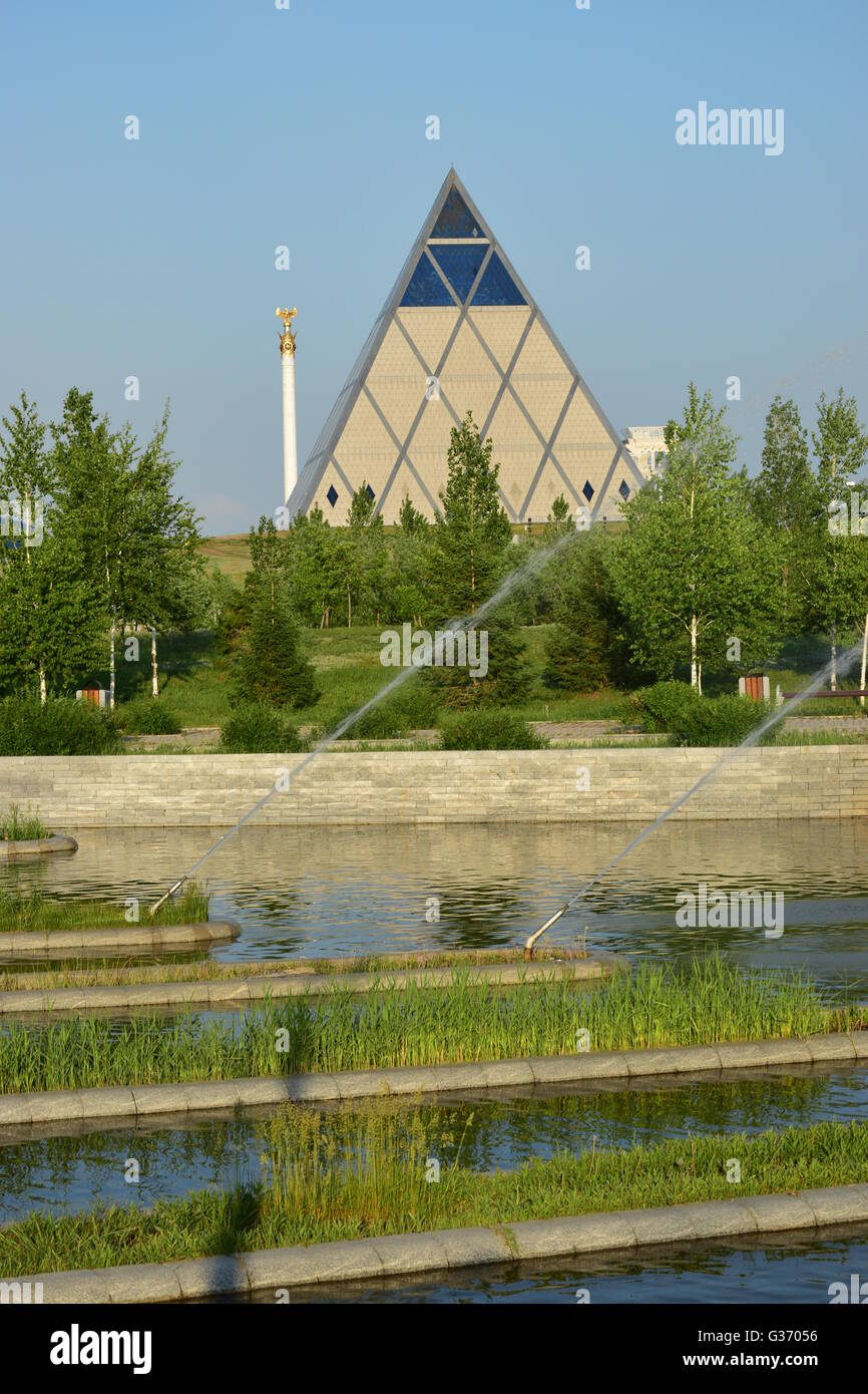 Modern pictures of pyramid hi-res stock photography and images - Alamy