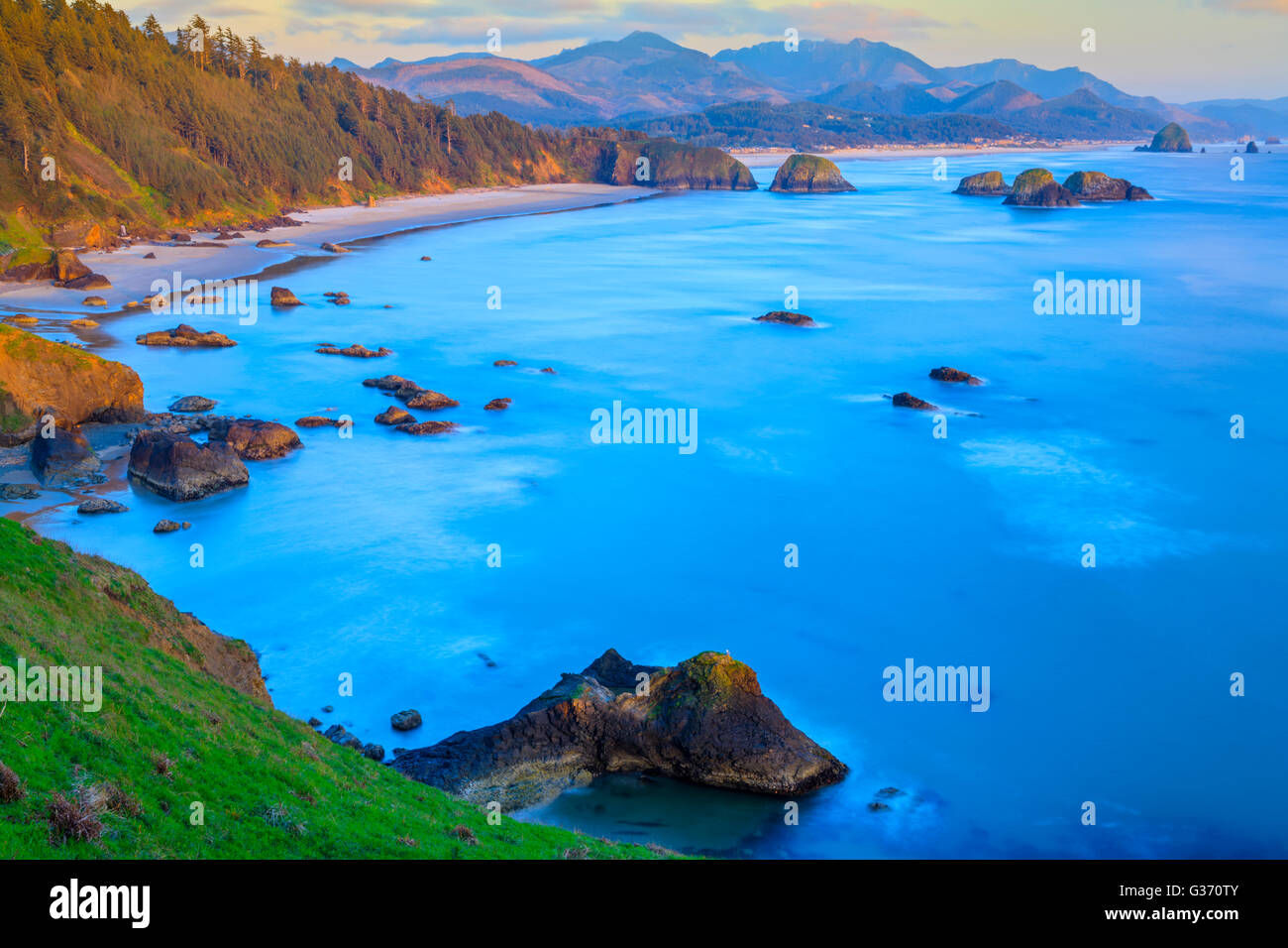 Cannon beach oregon town hi-res stock photography and images - Alamy