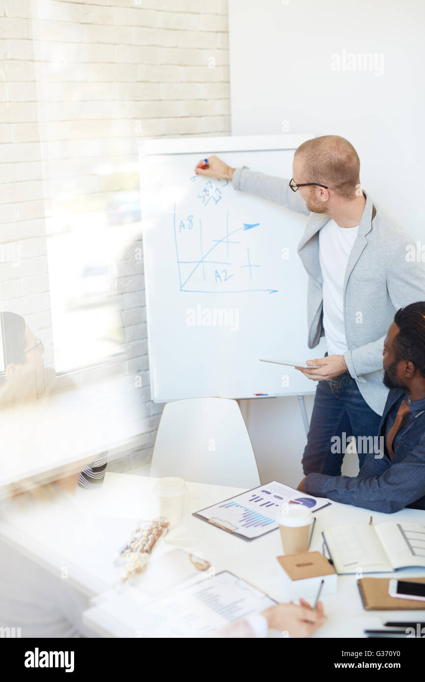 Graph explanation hi-res stock photography and images - Alamy