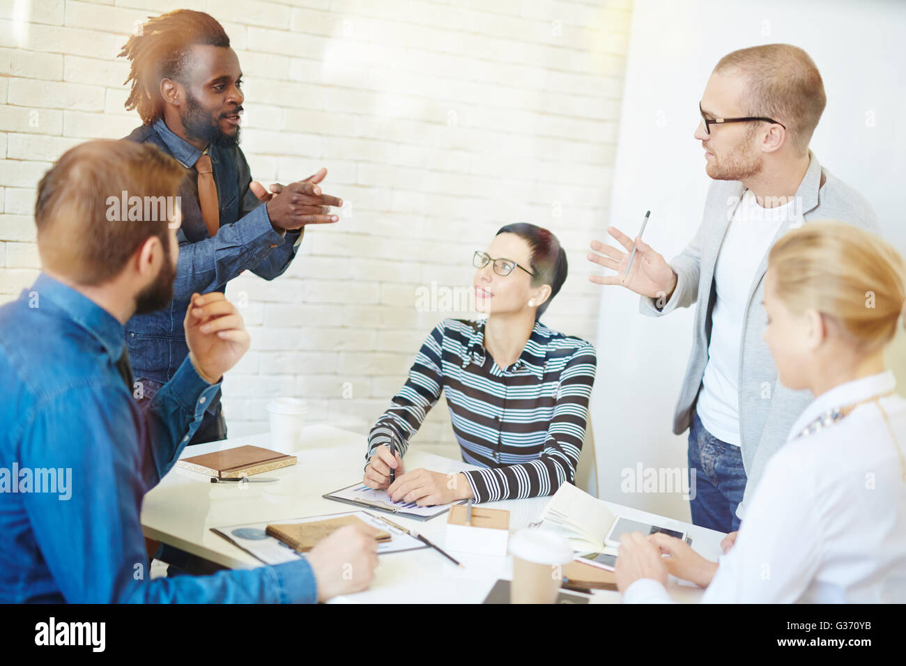 Conversation and debating hi-res stock photography and images - Alamy