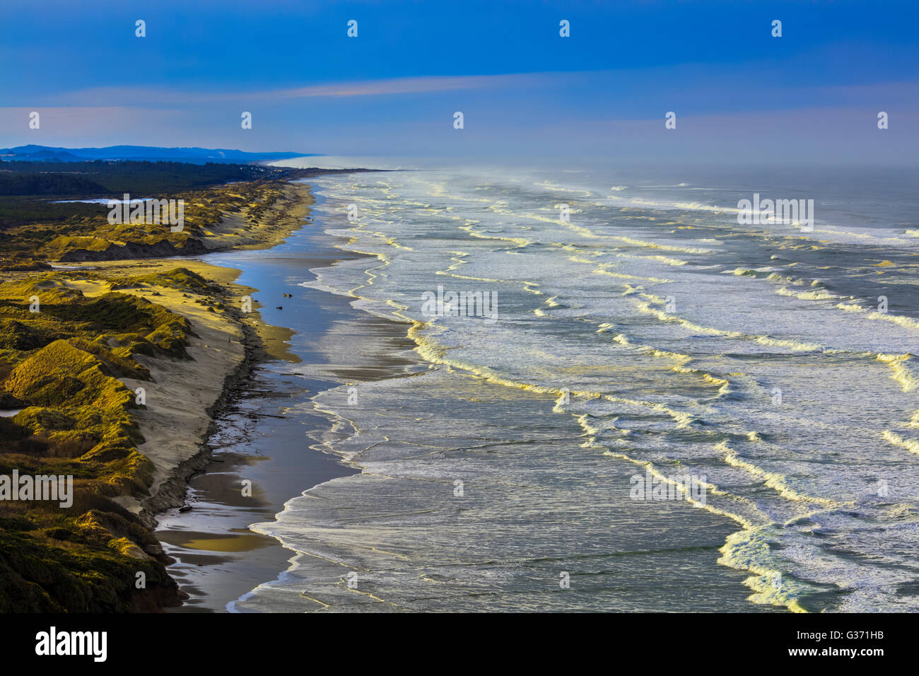 Surf rolling onto expansive sand beach on the Oregon Coast Stock Photo ...