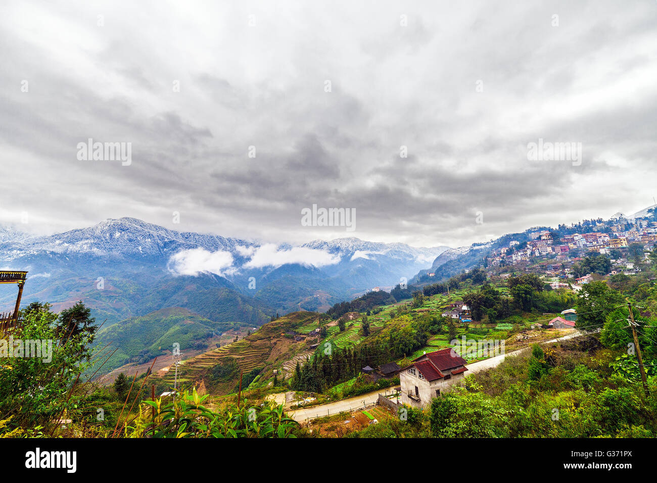 Sapa rice terraces and people hi-res stock photography and images - Alamy