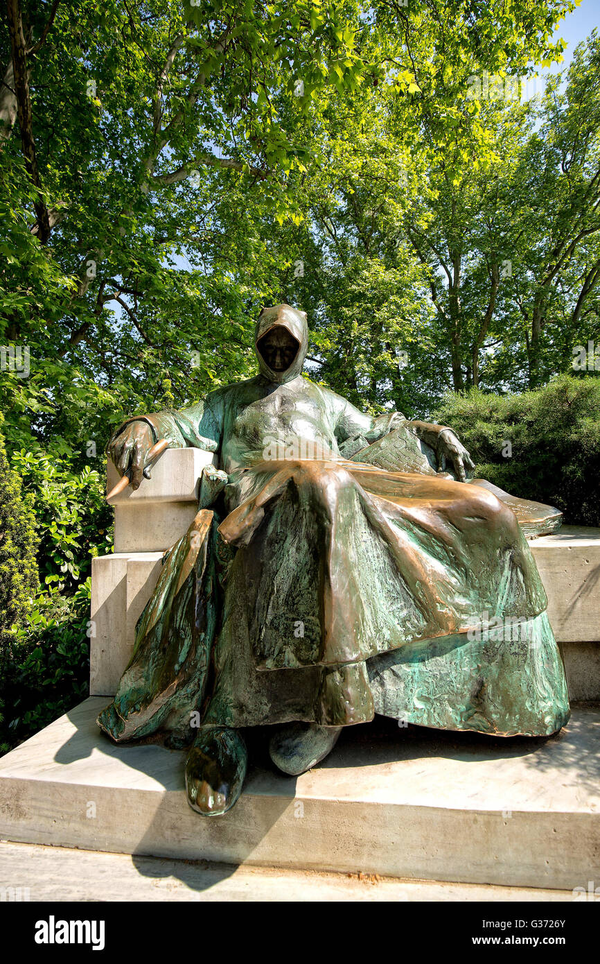 Anonymous statue hi-res stock photography and images - Alamy