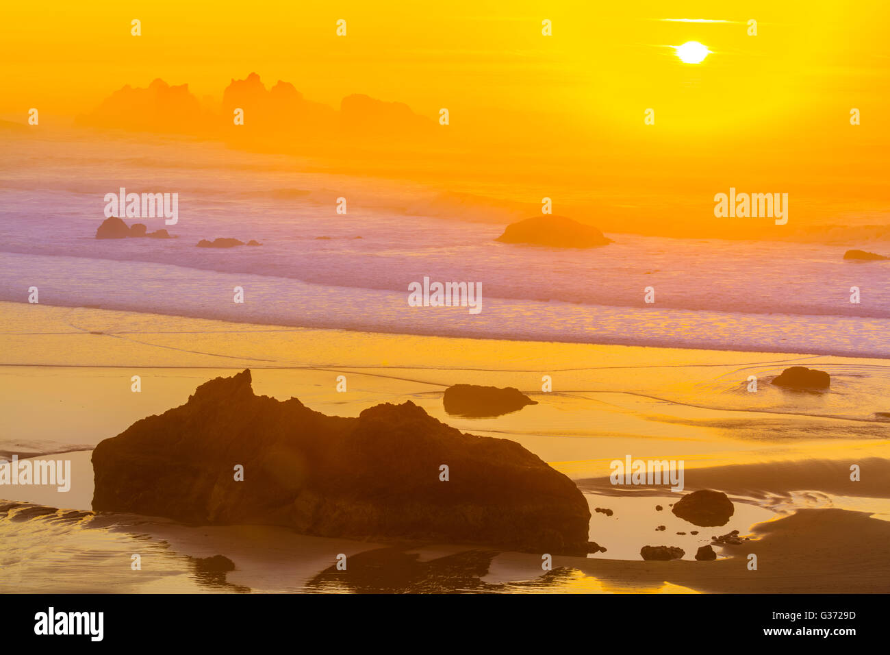 Sea stacks off town of Bandon on Oregon Coast Stock Photo - Alamy