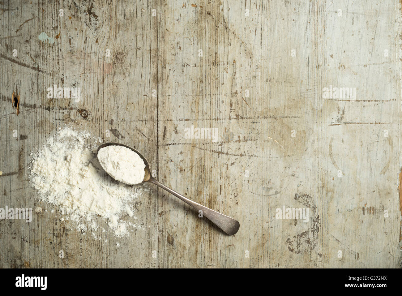 Flour spill hi-res stock photography and images - Alamy