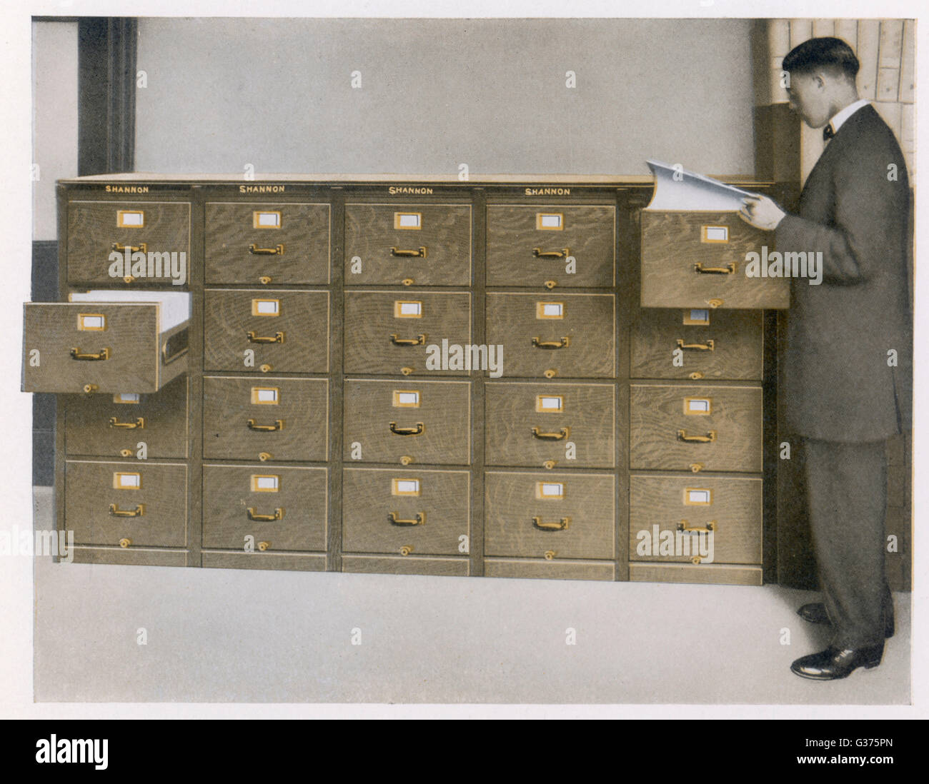 Alphabetical filing hi-res stock photography and images - Alamy