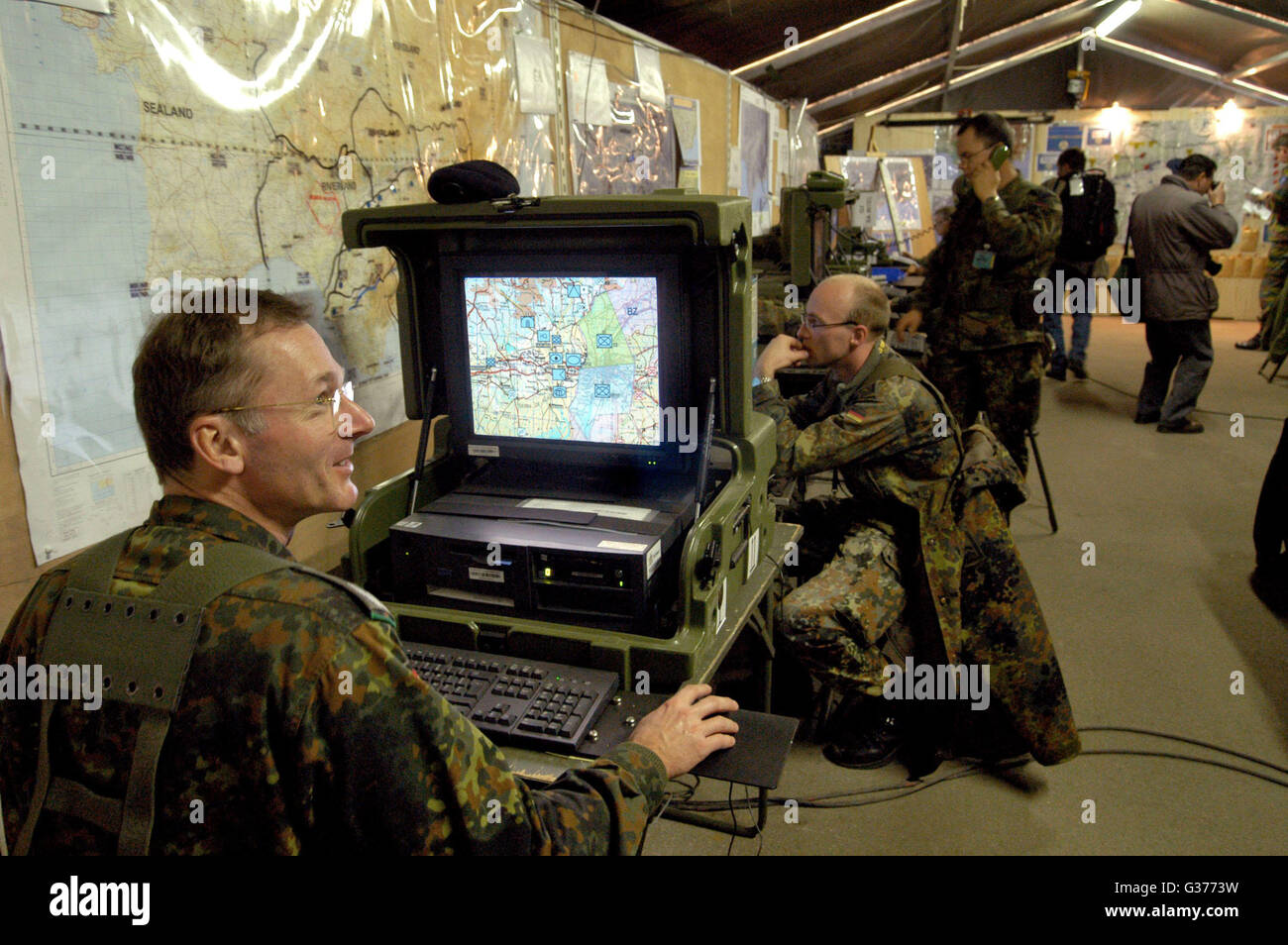 Cyber warfare hi-res stock photography and images - Alamy